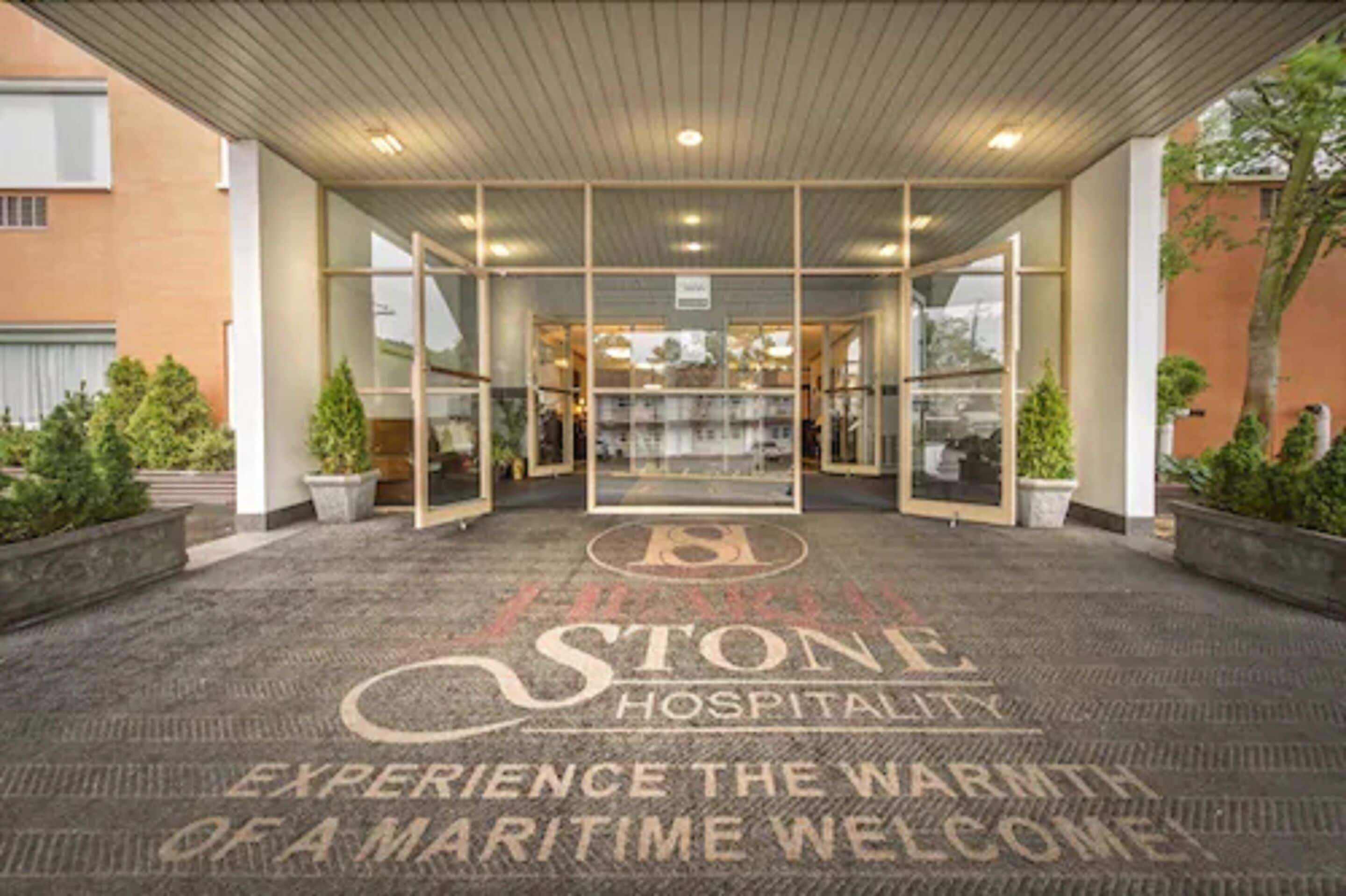 HEARTHSTONE INN DARTMOUTH | ⋆⋆⋆ | CANADA | SEASON DEALS FROM $68